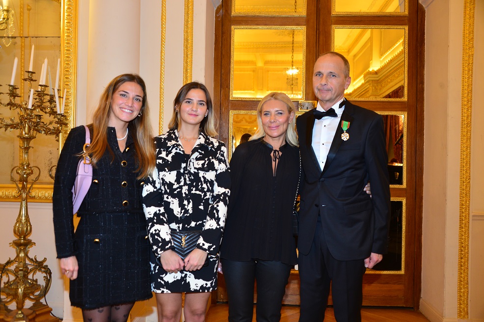 Ali Başman, Şövalye Liyakat Nişanına layık görüldü - Anasayfa - Hanedancity